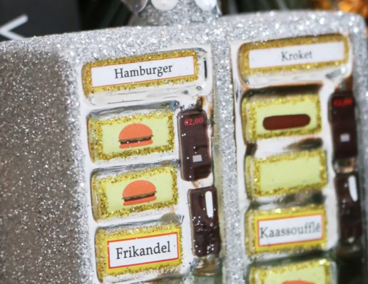 Nice: dit kerstornament in de vorm van een snackmuur is perfect voor ...