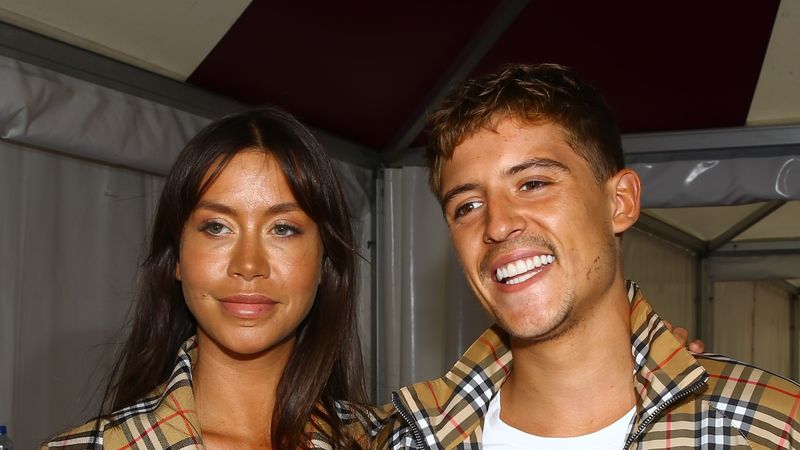 Jaimie Vaes vertelt over heftige periode na bevalling | Grazia