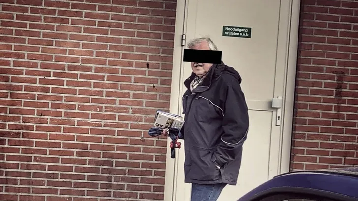 ‘Er woont hier een man met een misbruikverleden’ | Revu