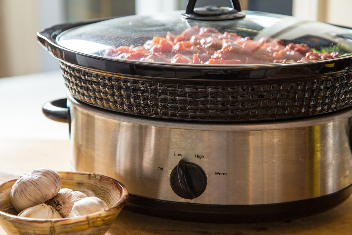 Deze digitale slowcooker van Action maakt koken ineens héél makkelijk ...