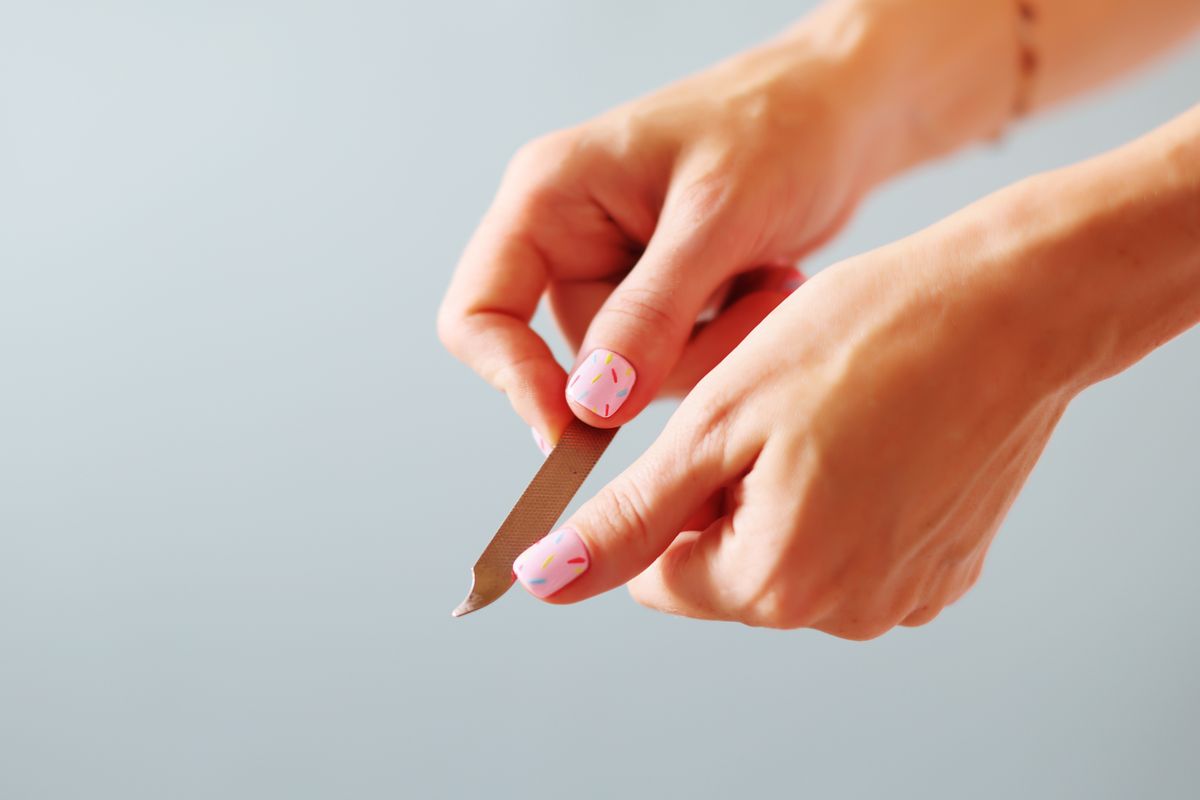 Oei! Dit zijn de meest gemaakte fouten bij het vijlen van je nagels ...