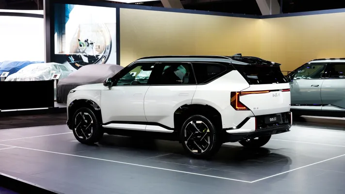 Kia lanceert nieuwe betaalbare SUV en voegt tegelijkertijd een bizarre ...