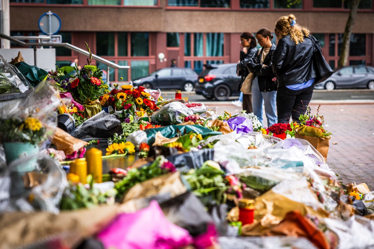 Nabestaanden en slachtoffers spreken Erasmus-schutter toe: 'Glans uit ...