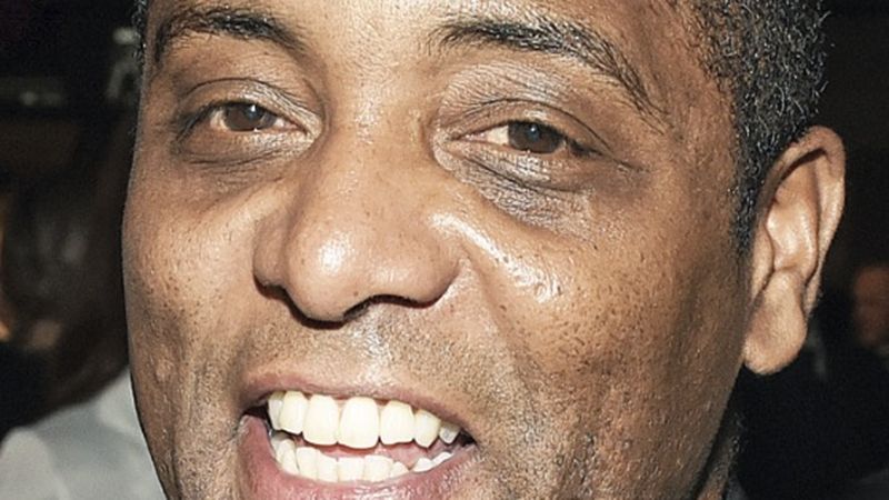 Wie denkt Bryan Roy wel dat hij is? | Revu