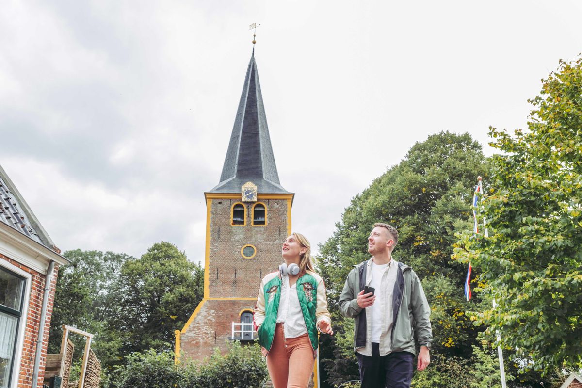 De Zielen van Winsum: een historische wandeling door het Groninger ...