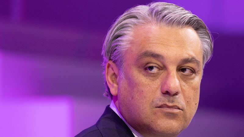 Renault CEO gaf Alpine F1 billenkoek met 40 minuten lange speech | Autobahn