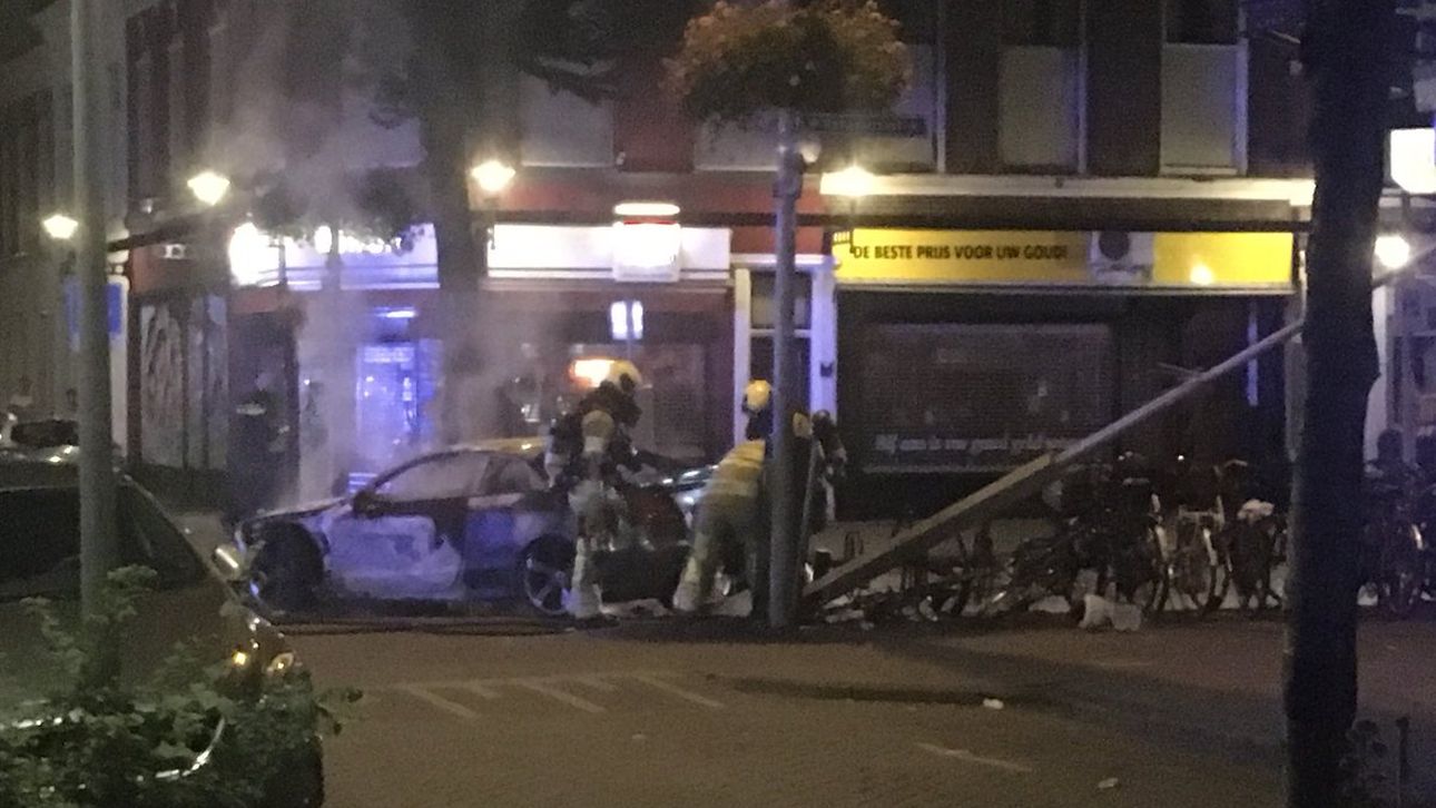 Plofnieuws: Audi RS5 crasht en fikt af in Utrecht | Autobahn
