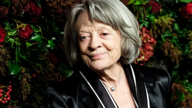 Actrice Maggie Smith schittert in nieuwe Loewe-campagne | Marie Claire