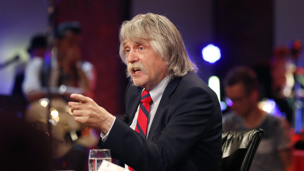 Johan Derksen sneert naar Maarten van Rossem: 'Zoutzak' | Panorama