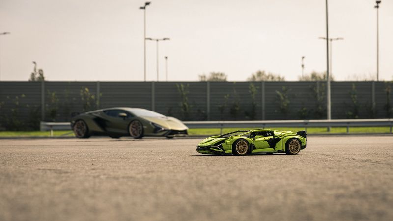 VIDEO. Lego maakt 1:8 versie Lamborghini Sian | Autobahn