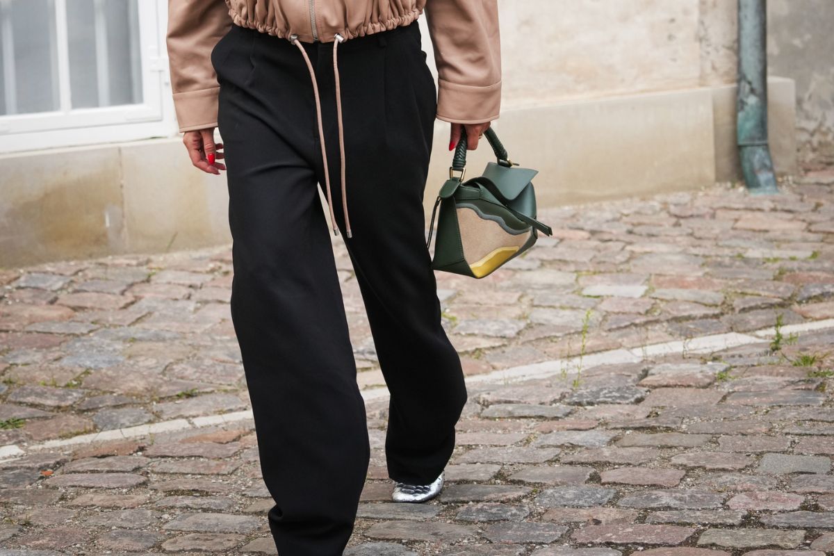Stijlvol voor minder dan een tientje: de broek die nu viral gaat bij ...