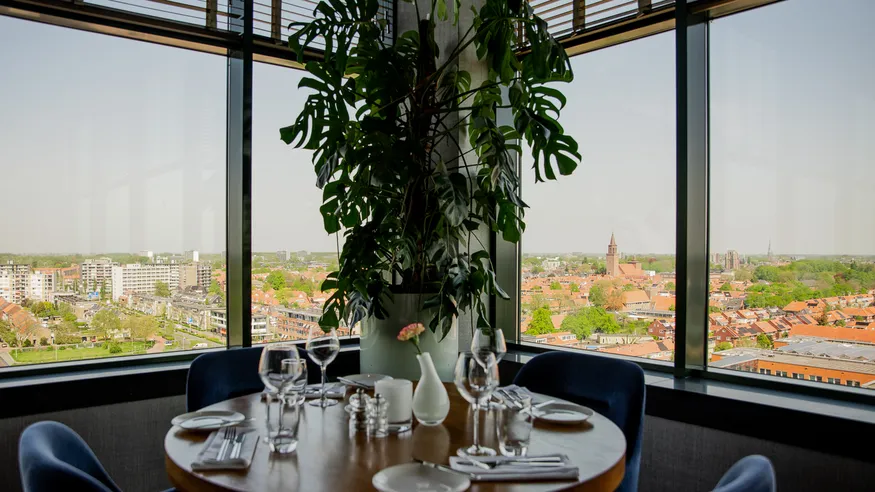 Fine dining met een weergaloos uitzicht: Restaurant Élevé in Leeuwarden ...