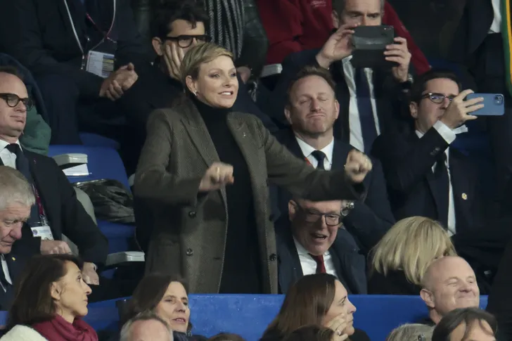 Ongekend: Charlene en Albert van Monaco hossen en huggen | Nouveau