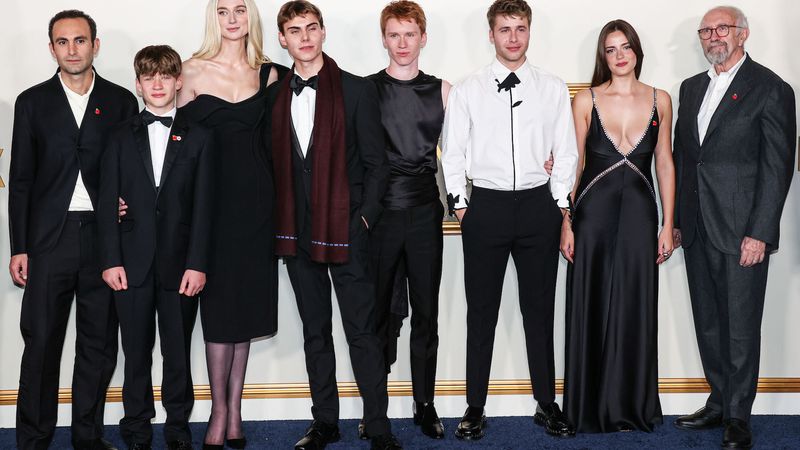 Wil je zien: Will, Kate, Harry en Diana op de rode loper van The Crown ...