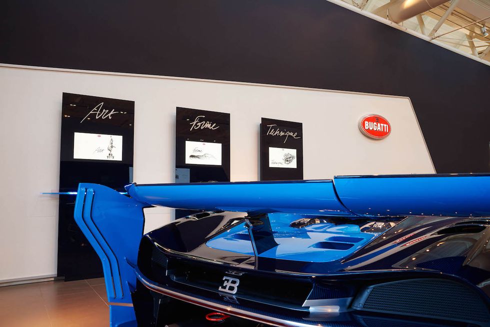 FOTO'S: de Nederlandse dealer van Bugatti's in Leusden | Autobahn