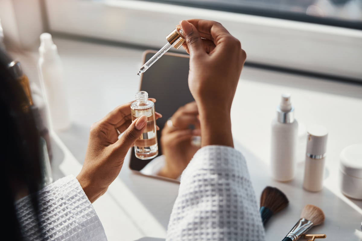 Dit skincare-ingrediënt gebruik je (waarschijnlijk) helemaal verkeerd ...