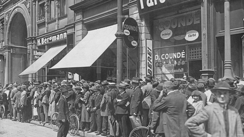 Honderd jaar hyperinflatie: een kruiwagen vol bankbiljetten | Revu