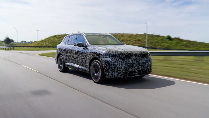 Nieuwe BMW X5 zet in op waterstof en een bizar rijsysteem genaamd ...