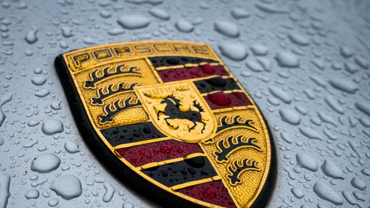 Porsche werkt aan een nieuwe elektrische speedboot met Macan EV ...