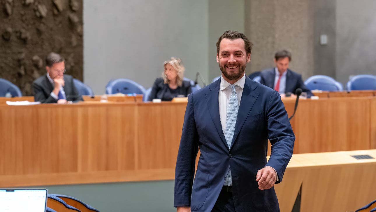 Foutje, bedankt: blunderende Baudet kondigt verkeerde band aan voor ...
