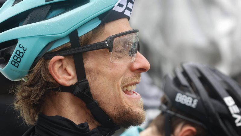 Thijs Zonneveld hekelt parkoers van Tirreno: 'Volkomen debiel' | Wieler ...