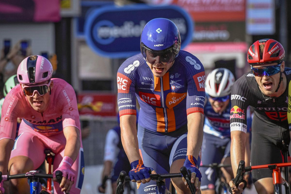 🎥 Filmpje laat precies zien welke watts Casper van Uden reed in zijn ...