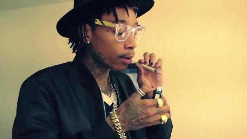 Video: Wiz Khalifa geeft Hello van Adele een 'stoner twist' | Revu