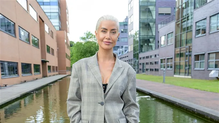 Jaimie Vaes deelt zeer pikante foto van Playboy-shoot op Instagram | Panorama