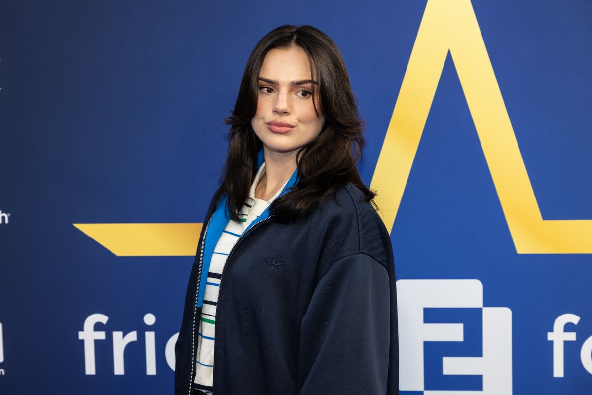 ZIEN: Famke Louise (26) plaatst foto in nietsverhullend latex pakje | Panorama