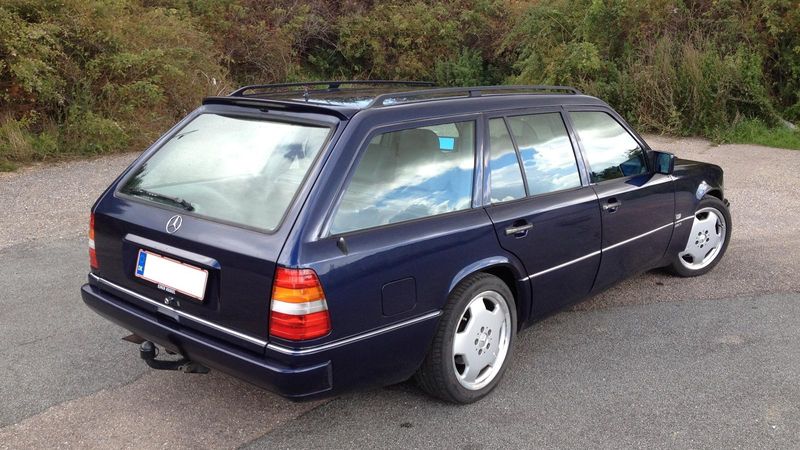 TBT. De machtige Mercedes E36 AMG Estate | Autobahn