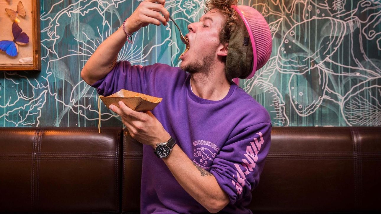 Pastafari’s dragen een vergiet om het Vliegend Spaghettimonster te eren ...