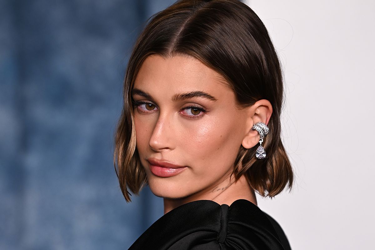 Hailey Bieber zweert bij deze spotgoedkope crème voor een onrustige ...