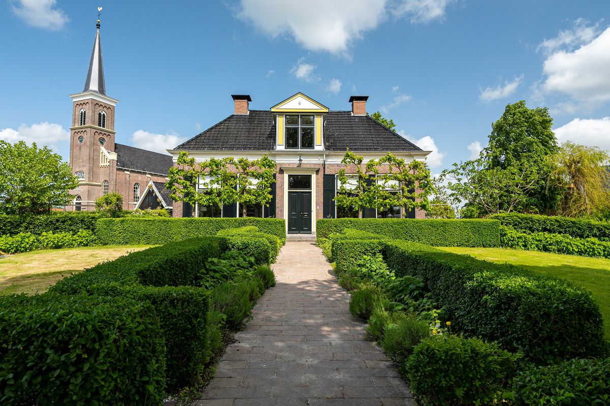 Parel op Funda: historische pastorie in Scharnegoutum | Noorderland