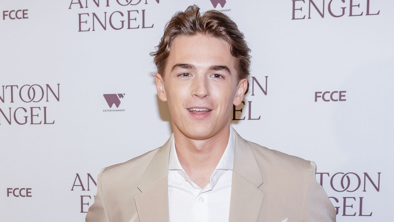 Zien: Carmen Visser, de bizar knappe vriendin van zanger Antoon | Panorama