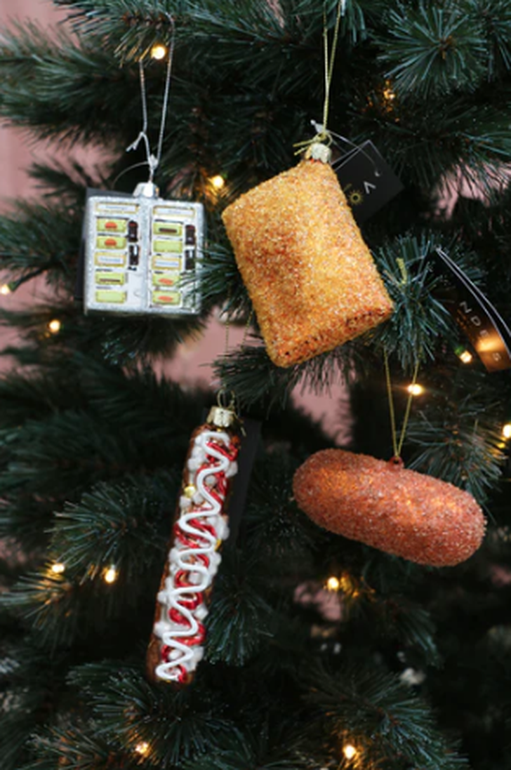 Nice: dit kerstornament in de vorm van een snackmuur is perfect voor ...