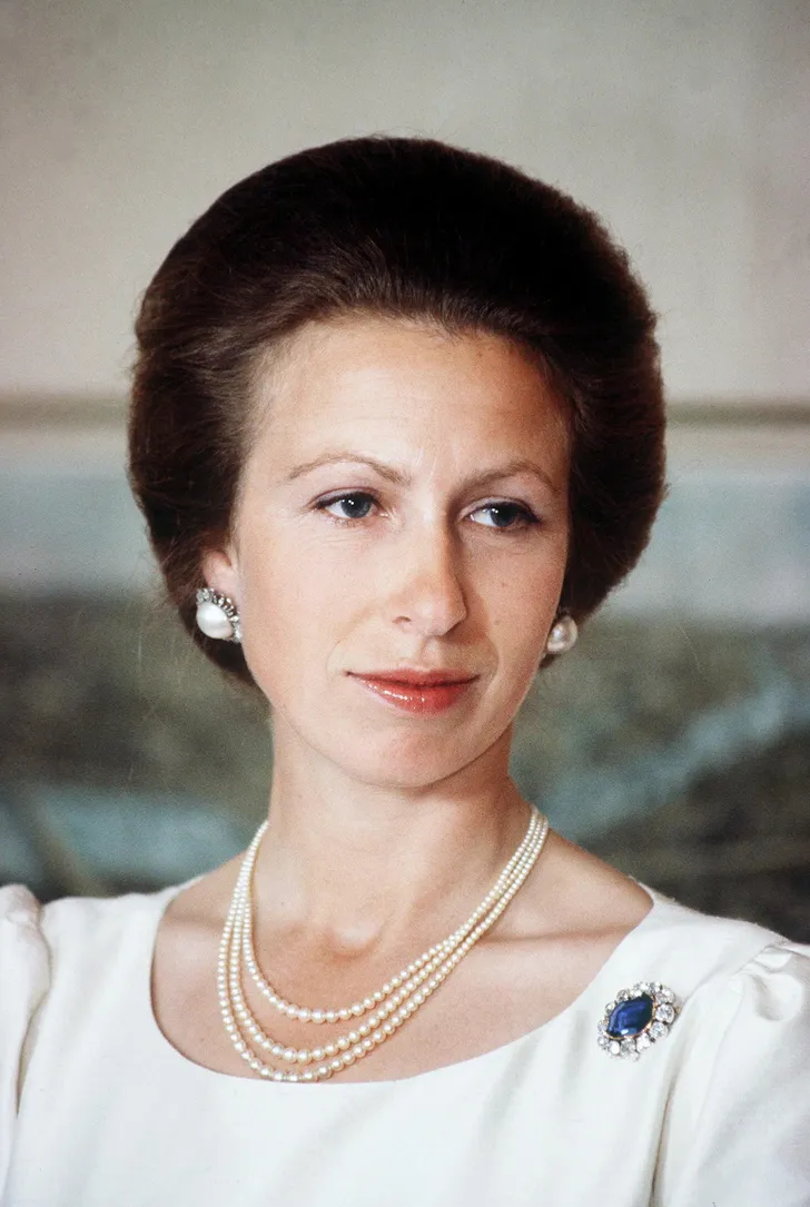 Prinses Anne's iconische kapsel toen en nu | Nouveau