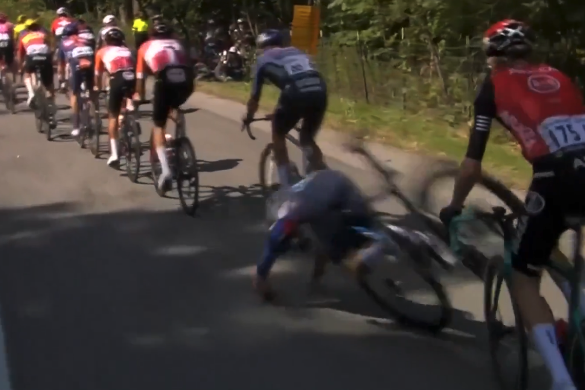 🎥 Pascal Eenkhoorn gaat keihard tegen de grond in GP Montréal door gat ...