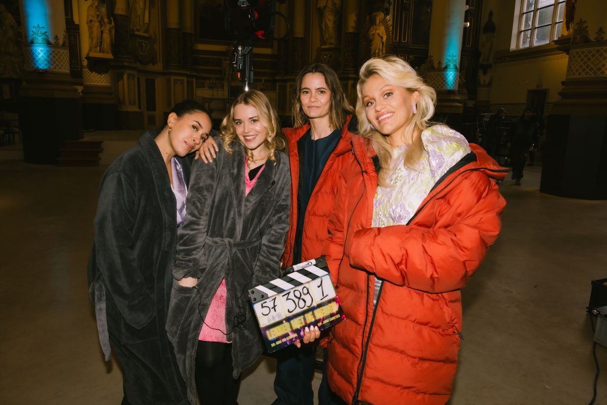 Roos Dickmann, Stefanie van Leersum, Asma El Mouden en Roxanne Kwant ...