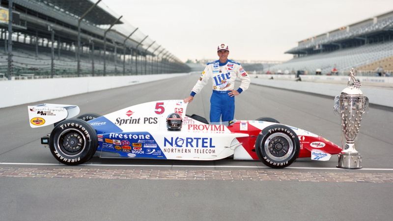 Koop dan! Indy 500-winnaar Arie Luyendijks wagen uit 1997 | Autobahn