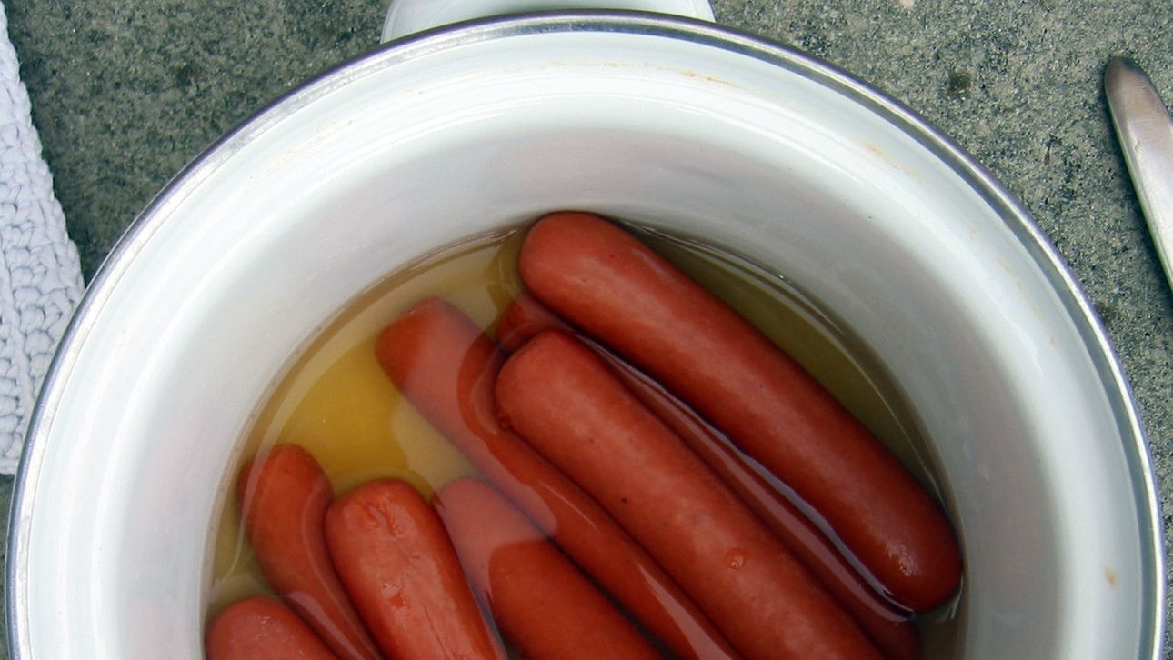 Ai: Onderzoekers constateren dat elk broodje knakworst je 35 minuten ...