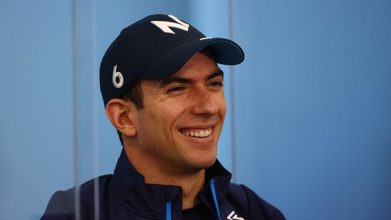 Fan laat Latifi-tattoo zetten om puntenfinish te vieren | Autobahn