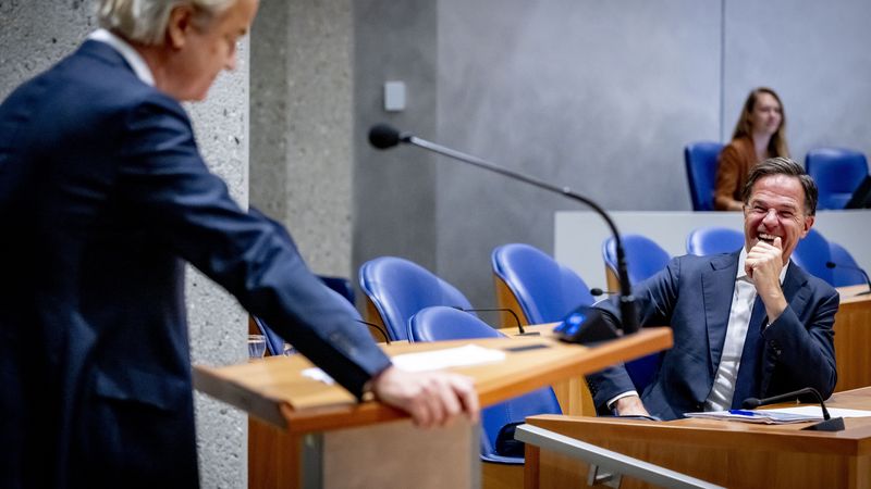Luuk Koelman: 'Mark Rutte gaat nog een paar maanden de blije debiel ...