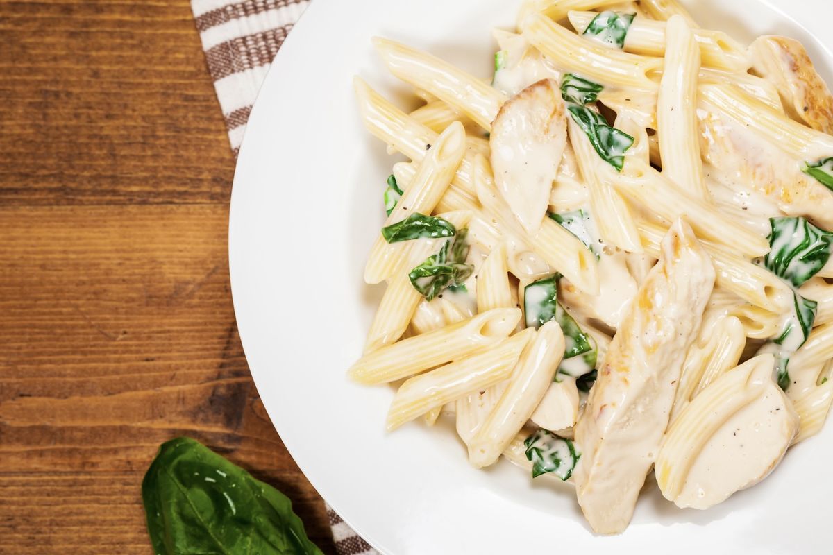 Lekker makkelijk recept: romige pasta met kip en spinazie | Noorderland