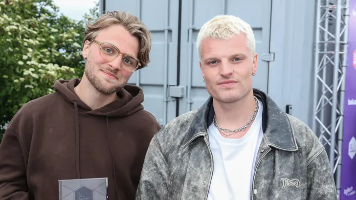 Hofman-broer wenst Dries Roelvink dood, zanger dreigt met consequentie ...