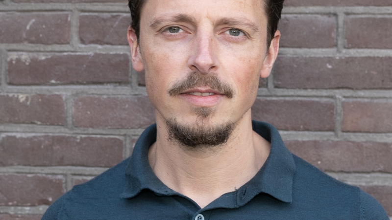 Baas B: ‘Onderweg naar het podium kon ik ineens niet meer ademhalen’ | Revu