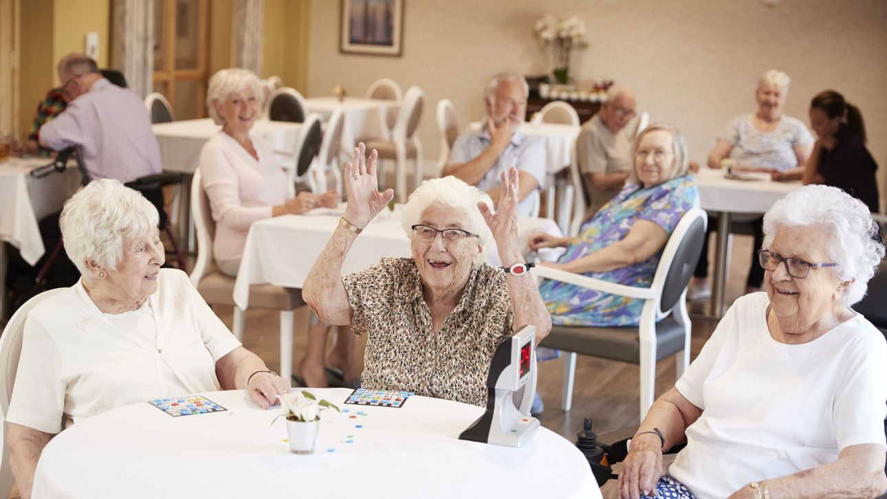 Bejaarden in buurtcentrum per ongeluk wietbrownies gevoerd | Panorama