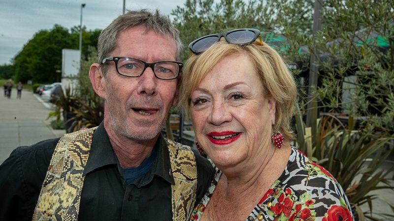 Viola Holt (72) over het geheim van een goed huwelijk | Nouveau