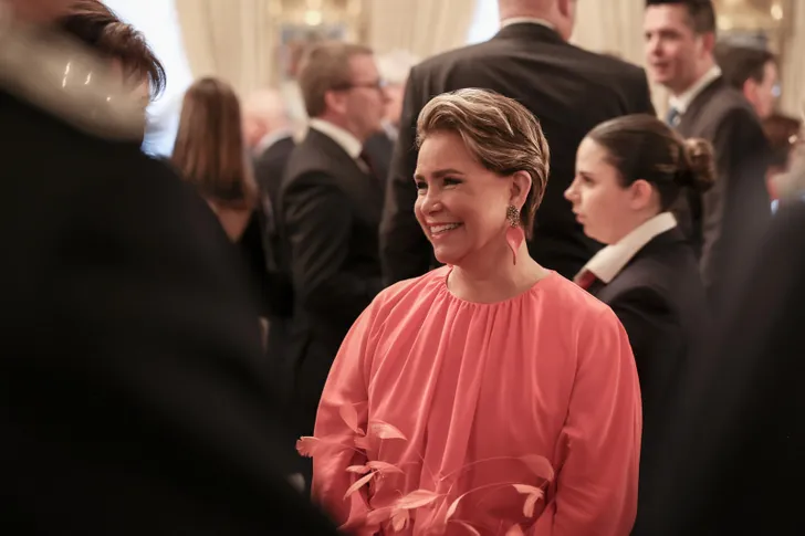 50+ en kleur? Groothertogin Maria Teresa doet het even voor! | Nouveau