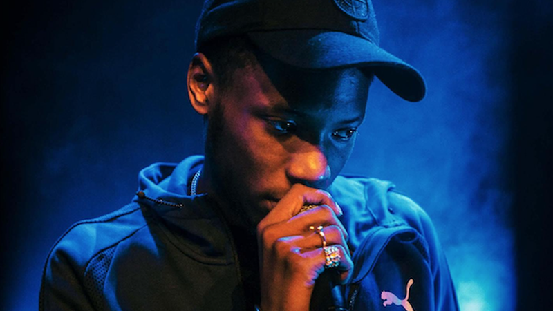 Rapper Sevn Alias (Patsergedrag) is een grote meneer in Almere | Revu