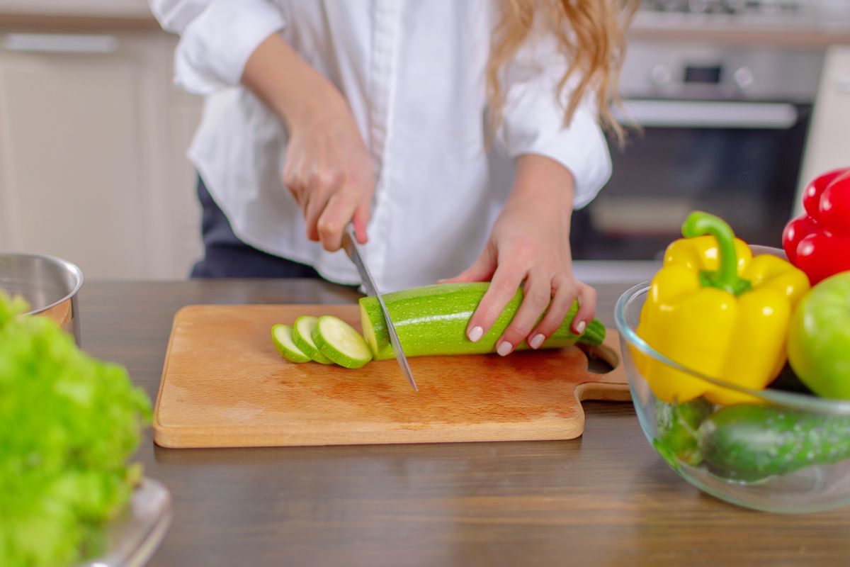 Dit moet je nóóit doen als je courgette klaarmaakt | Gezondnu
